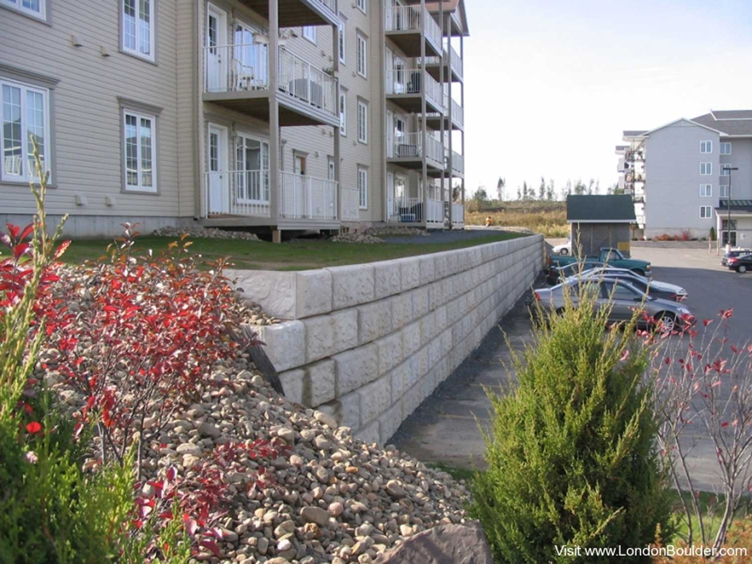 LondonBoulder Gallery - BIG Block Retaining Walls by LondonBoulder - 1 ...